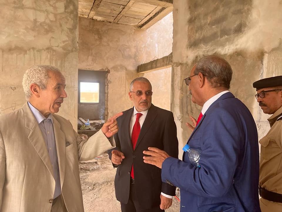 Le Délégué général de Taazour visite une école en construction