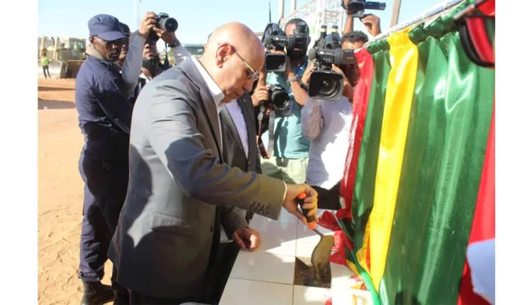 Pose de la 1ère pierre de la route Monguel – Barkéol