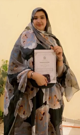 Fatma Ahmed Varwa soutient avec succès son sujet de mémoire Fatma Ahmed Varwa soutient avec succès son sujet de mémoire
